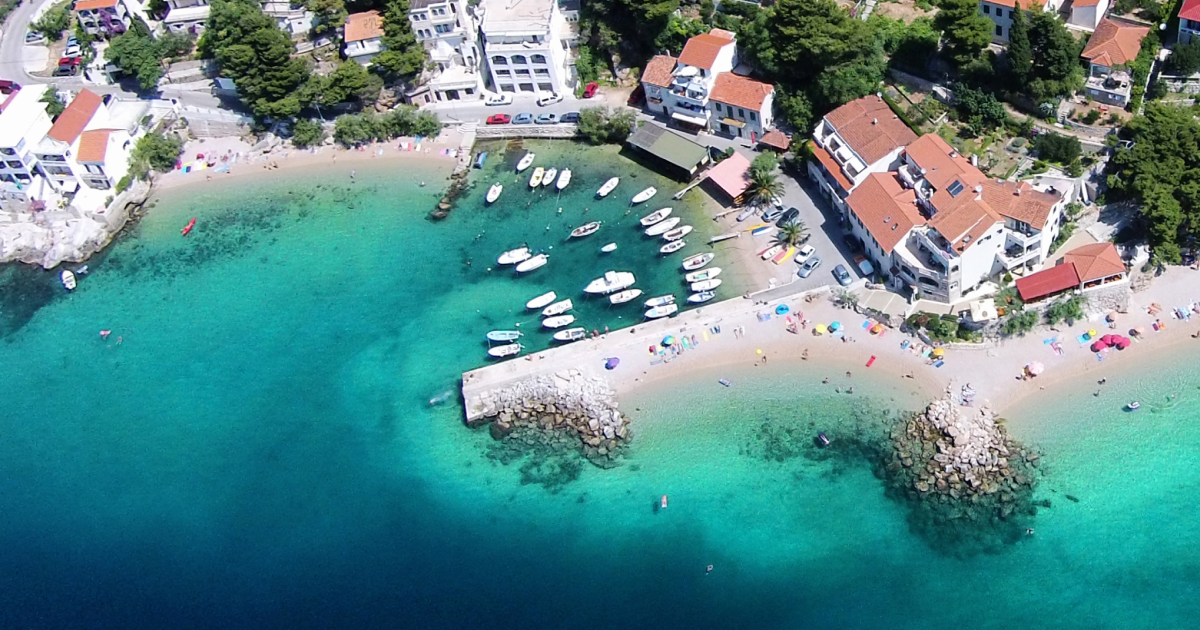 Pisak, Rivijera Omiš - Apartmani, Sobe, Kuće, Luksuzne vile | Adriatic.hr