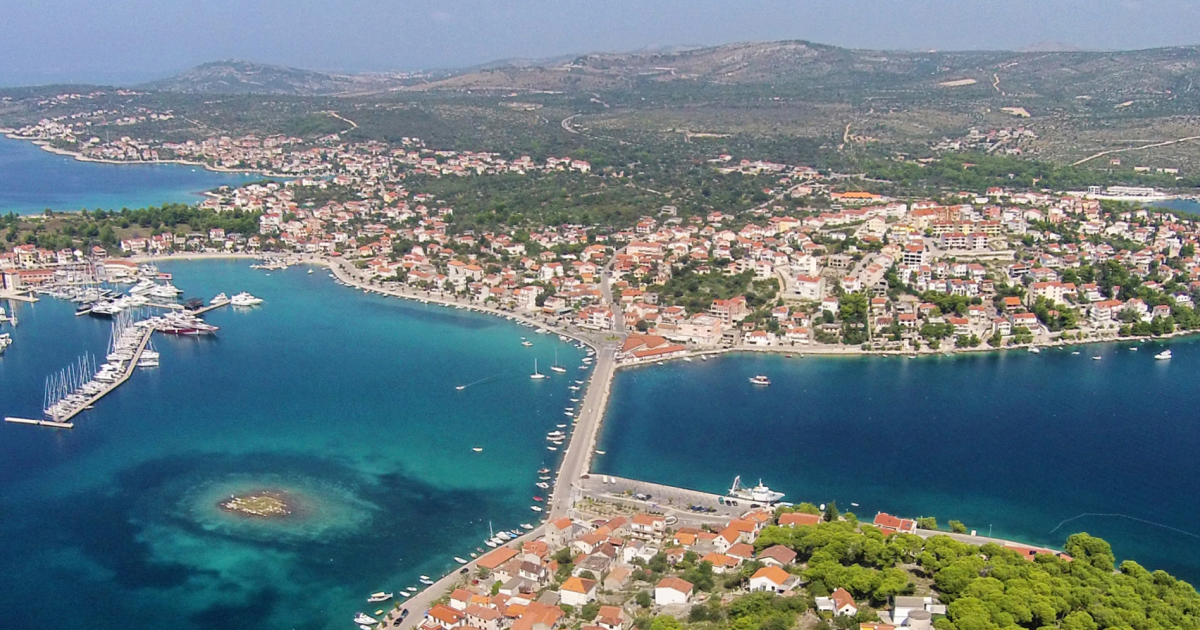 Rogoznica, Riviera Rogoznica - Apartmaji, Sobe, Hiše, Razkošne vile ...