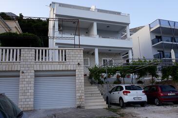 Ferienwohnungen Mit Parkplatz Medici, Omis - 1045 - Mimice