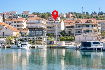 Ferienwohnungen Am Meer Mit Pool Okrug Gornji, Ciovo - 11374 - Okrug Gornji