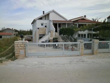 Ferienwohnungen Mit Parkplatz Nin, Zadar - 12864 - Dugi Otok