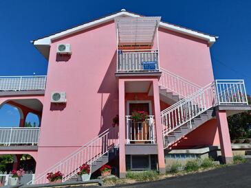 Apartments With Parking Space Njivice, Krk - 15904 - Njivice