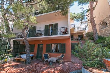 Apartments By The Sea Brela, Makarska - 16950 - Brač