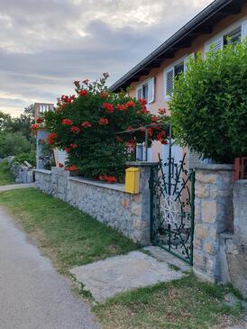 Apartments With Parking Space Seline, Paklenica - 17390 - Croatia