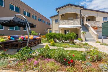 Apartmanok Parkolóhellyel Vir - 18518 - Vir