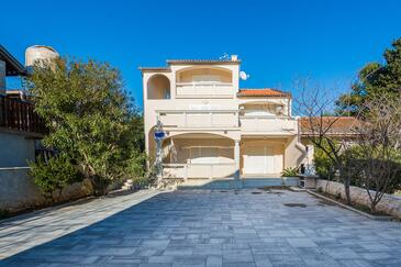 Apartments With Parking Space Vir - 18592 - ヴィル