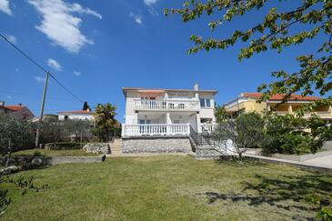 Apartmanok Parkolóhellyel Krk - 19365 - Krk