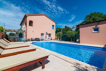 Apartamentos Con Piscina Adecuados Para Familias Con Niños Pula - 21314 - Pula