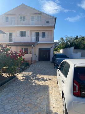 Apartments With Parking Space Preko, Ugljan - 23327 - Dugi otok