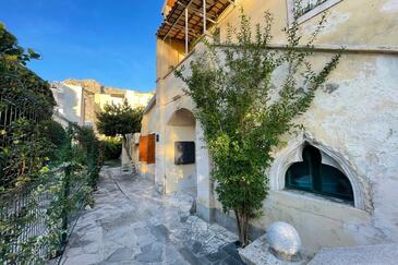 Apartments With Parking Space Omiš - 23914 - Omiš