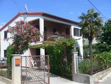 Ferienwohnungen Und Zimmer Mit Parklplatz Sukosan, Zadar - 24693 - Sukošan