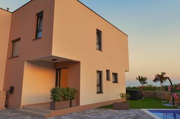 Dom Rodzinny Z Basenem Kornic, Krk - 25070 - Krk