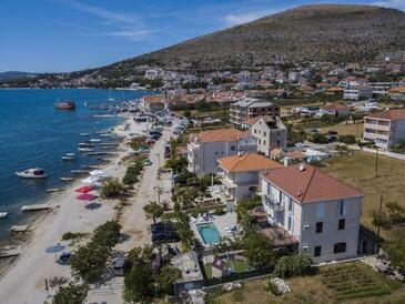 Ferienwohnungen Mit Pool Für Familien Seget Donji, Trogir - 25167 - Trogir