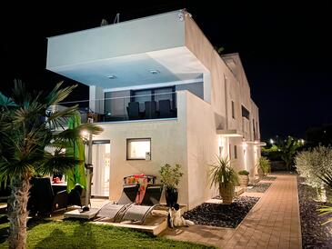 Seaside Apartments With A Swimming Pool Novigrad - 25255 - Novigrad