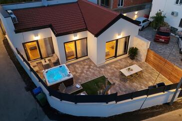 Family-friendly House With Hot Tub Pakoštane, Biograd - 27949 - Biograd na Moru