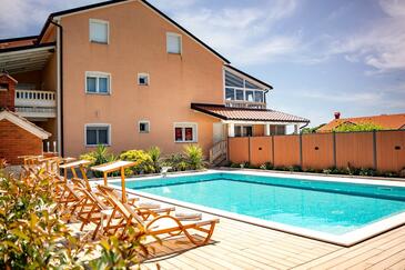 Family-friendly Apartments With Swimming Pool Palit, Rab - 28017 - Rab