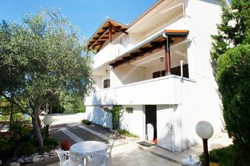 Apartamentos Y Habitaciones Con Parking Barbat, Rab - 4862 - Rab