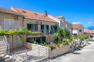 Apartmanok éS Szobák Parkolóhellyel Supetar, Brac - 5658 - Supetar